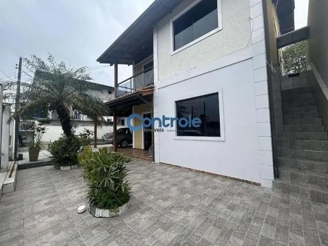 Casa / Sobrado para Venda em São José/SC Potecas 5 Quartos