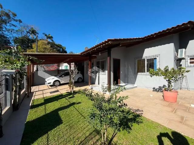 Casa / Sobrado para Venda em São José/SC Real Parque 5 Quartos