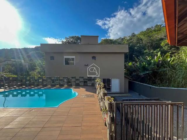 Casa / Sobrado para Venda em São José/SC Roçado 3 Quartos