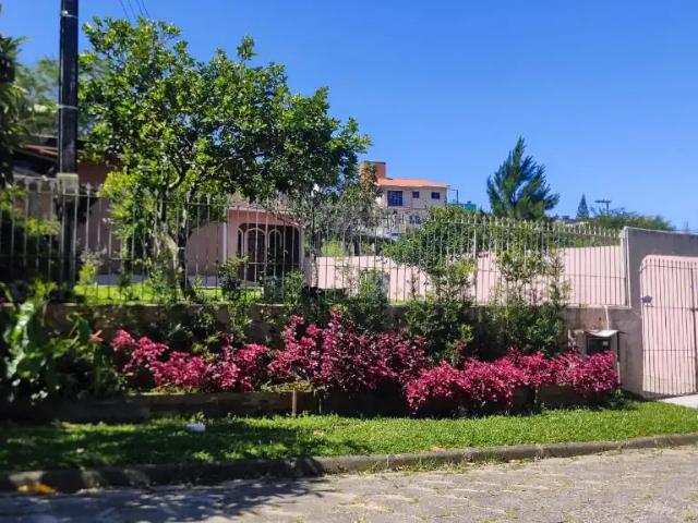 Casa / Sobrado para Venda em São José/SC Roçado 3 Quartos