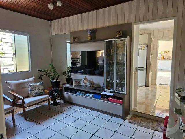 Casa / Sobrado para Venda em São José/SC Roçado 3 Quartos