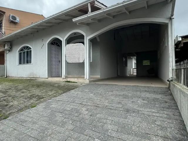 Casa / Sobrado para Venda em São José/SC Roçado 3 Quartos