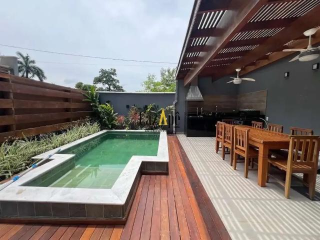 Casa / Sobrado para Venda em São Sebastião/SP Camburi 4 Quartos