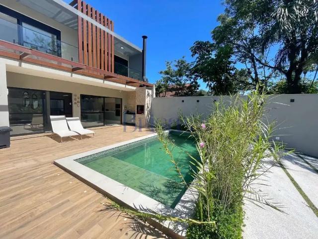 Casa / Sobrado para Venda em São Sebastião/SP Camburi 5 Quartos