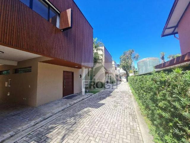 Casa / Sobrado para Venda em São Sebastião/SP Camburi 3 Quartos