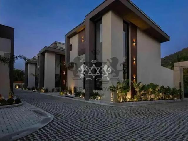Casa / Sobrado para Venda em São Sebastião/SP Camburi 3 Quartos
