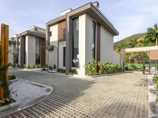 Casa / Sobrado para Venda em São Sebastião/SP Camburi 3 Quartos