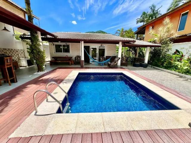 Casa / Sobrado para Venda em São Sebastião/SP Barra do Una 4 Quartos