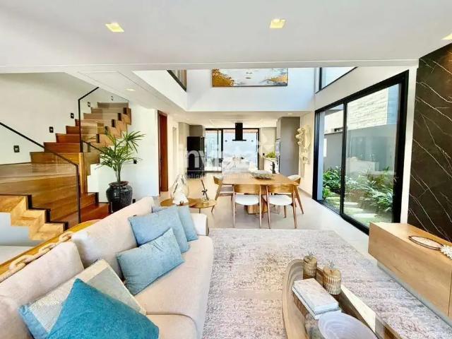 Casa / Sobrado para Venda em São Sebastião/SP Juquehy 4 Quartos