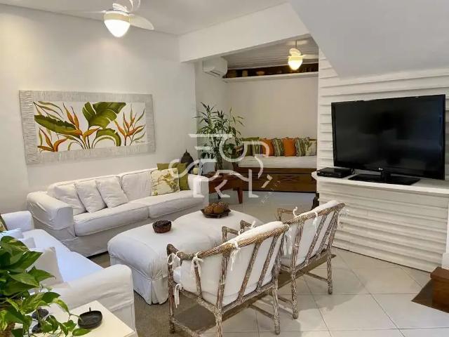 Casa / Sobrado para Venda em São Sebastião/SP Juquehy 4 Quartos