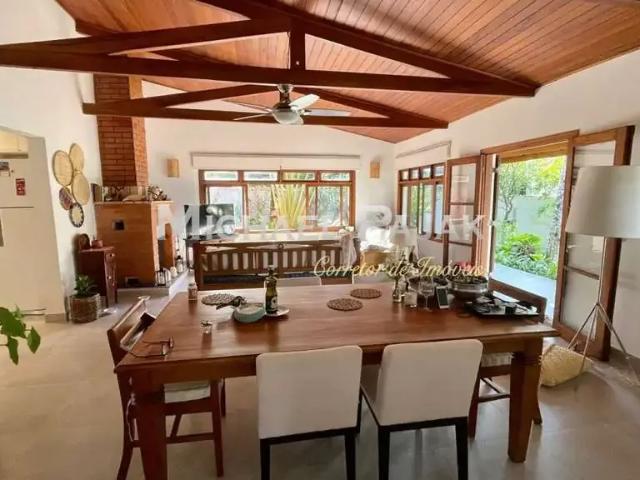 Casa / Sobrado para Venda em São Sebastião/SP Juquehy 4 Quartos