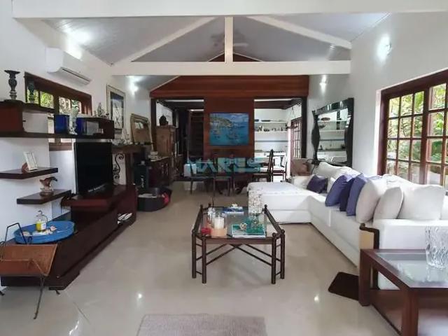 Casa / Sobrado para Venda em São Sebastião/SP Juquehy 4 Quartos