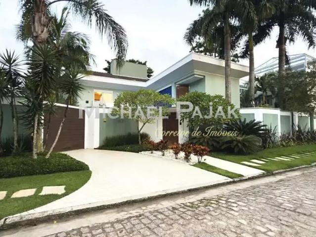 Casa / Sobrado para Venda em São Sebastião/SP Juquehy 5 Quartos