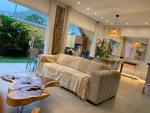 Casa / Sobrado para Venda em São Sebastião/SP Juquehy 3 Quartos