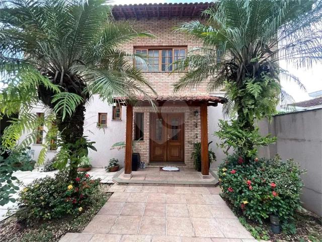 Casa / Sobrado para Venda em São Paulo/SP Tremembé 4 Quartos