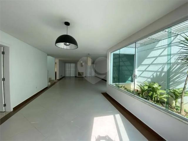 Casa / Sobrado para Venda em São Paulo/SP Tremembé 4 Quartos