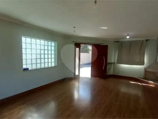 Casa / Sobrado para Venda em São Paulo/SP Tremembé 4 Quartos