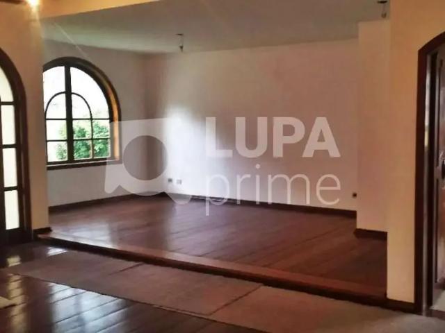 Casa / Sobrado para Venda em São Paulo/SP Tremembé 4 Quartos