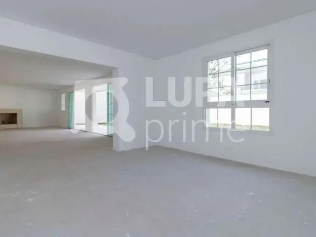 Casa / Sobrado para Venda em São Paulo/SP Tremembé 5 Quartos