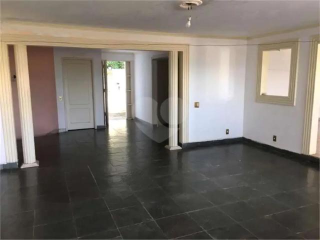 Casa / Sobrado para Venda em São Paulo/SP Tremembé 5 Quartos