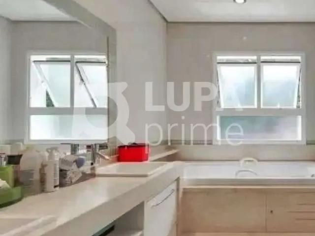 Casa / Sobrado para Venda em São Paulo/SP Tremembé 5 Quartos