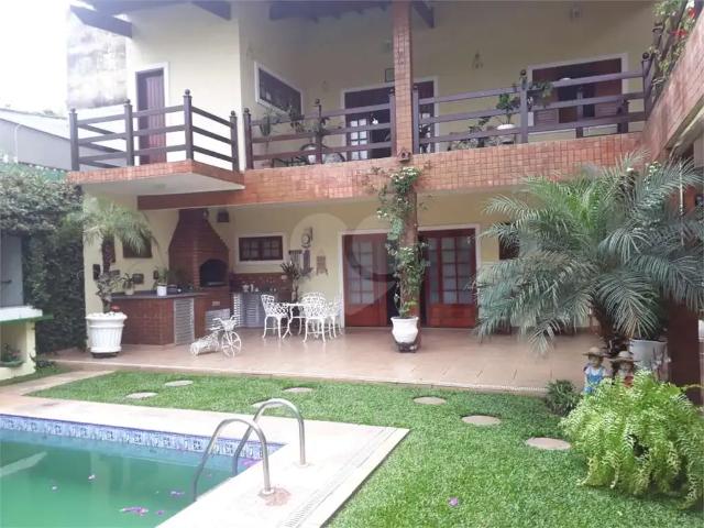 Casa / Sobrado para Venda em São Paulo/SP Tremembé 6 Quartos