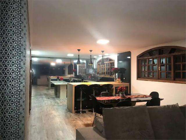Casa / Sobrado para Venda em São Paulo/SP Tremembé 6 Quartos
