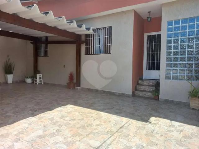 Casa / Sobrado para Venda em São Paulo/SP Tremembé 3 Quartos