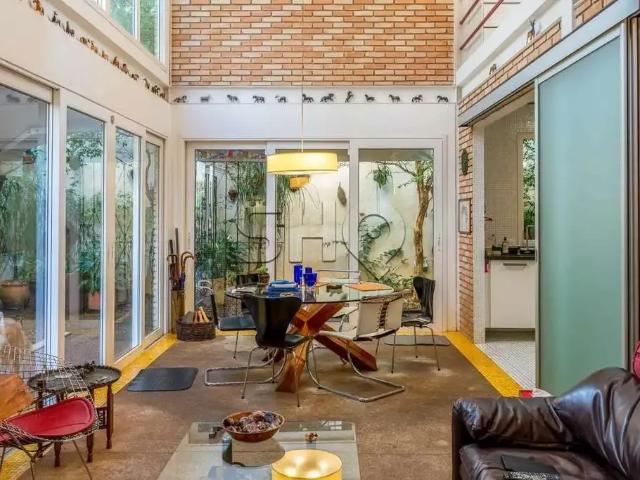 Casa / Sobrado para Venda em São Paulo/SP Vila Madalena 4 Quartos