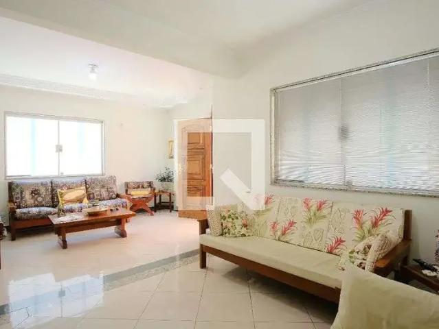 Casa / Sobrado para Venda em São Paulo/SP Vila Carrão 6 Quartos