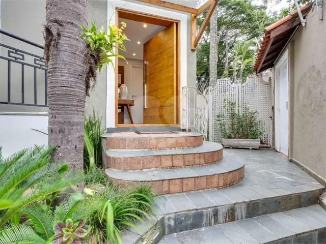 Casa / Sobrado para Venda em São Paulo/SP Alto da Boa Vista 5 Quartos