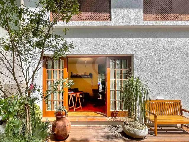 Casa / Sobrado para Venda em São Paulo/SP Alto de Pinheiros 4 Quartos