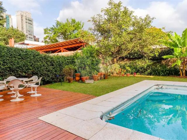 Casa / Sobrado para Venda em São Paulo/SP Alto de Pinheiros 4 Quartos