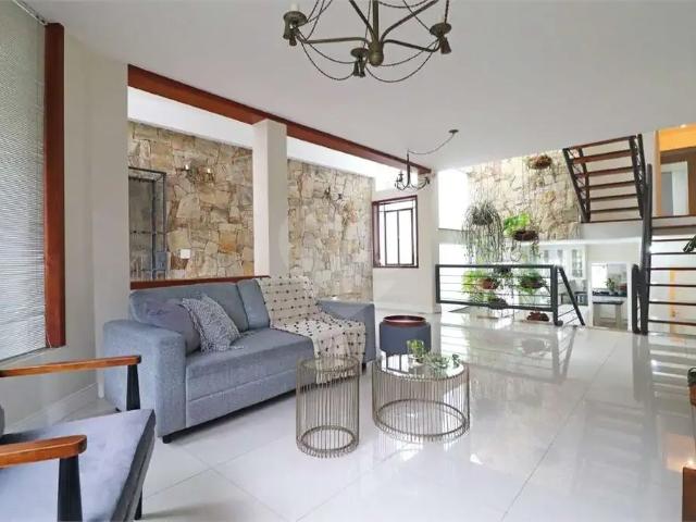 Casa / Sobrado para Venda em São Paulo/SP Alto de Pinheiros 3 Quartos