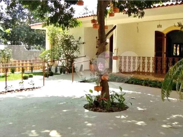 Casa / Sobrado para Venda em São Paulo/SP Horto 6 Quartos