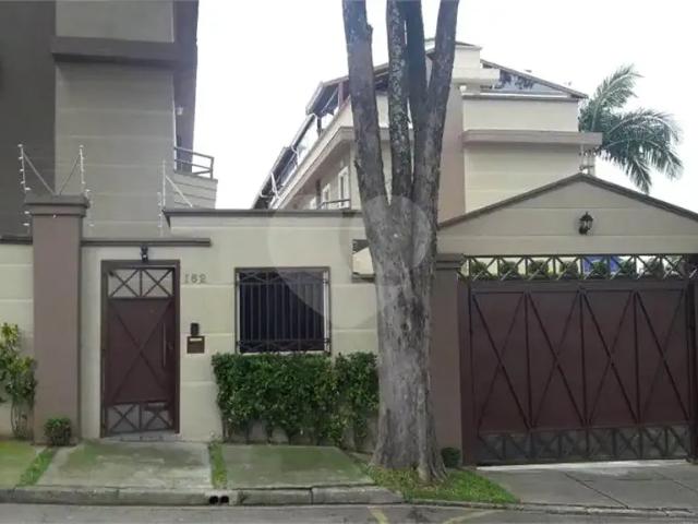 Casa / Sobrado para Venda em São Paulo/SP Horto 3 Quartos