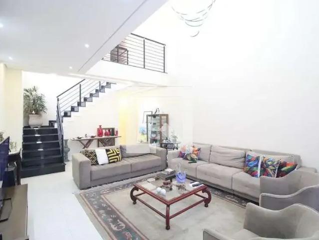 Casa / Sobrado para Venda em São Paulo/SP Interlagos 6 Quartos