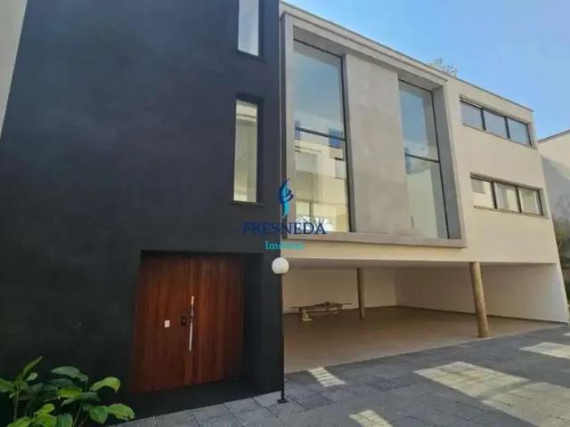 Casa / Sobrado para Venda em São Paulo/SP Jardim Cordeiro 4 Quartos