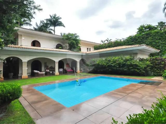Casa / Sobrado para Venda em São Paulo/SP Jardim América 4 Quartos