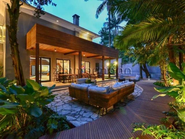 Casa / Sobrado para Venda em São Paulo/SP Jardim América 4 Quartos