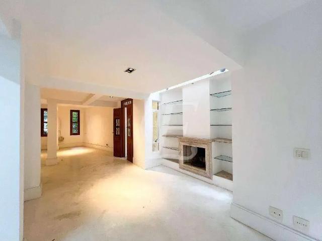 Casa / Sobrado para Venda em São Paulo/SP Jardim América 4 Quartos