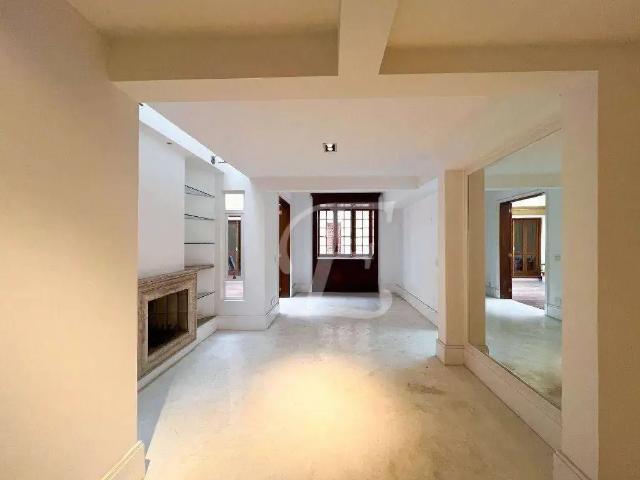 Casa / Sobrado para Venda em São Paulo/SP Jardim América 4 Quartos