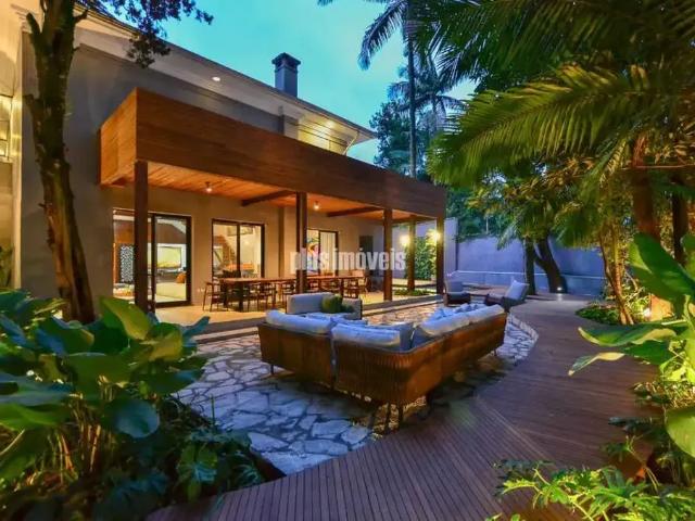 Casa / Sobrado para Venda em São Paulo/SP Jardim América 4 Quartos