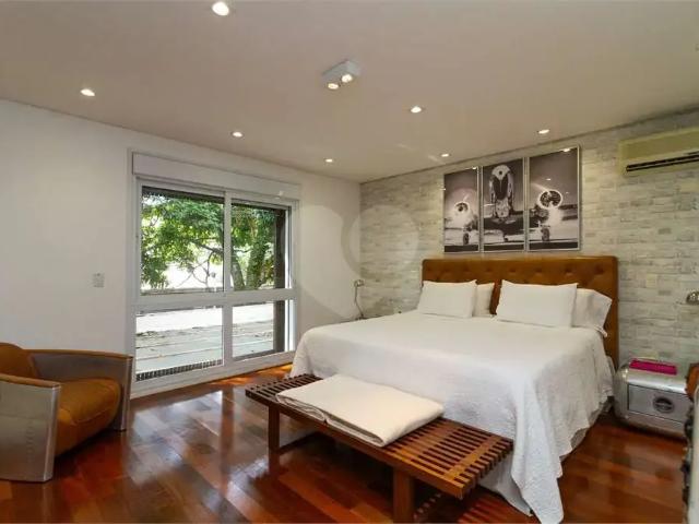 Casa / Sobrado para Venda em São Paulo/SP Jardim América 4 Quartos