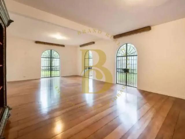 Casa / Sobrado para Venda em São Paulo/SP Jardim América 5 Quartos