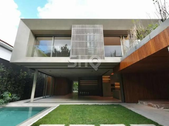 Casa / Sobrado para Venda em São Paulo/SP Jardim América 5 Quartos
