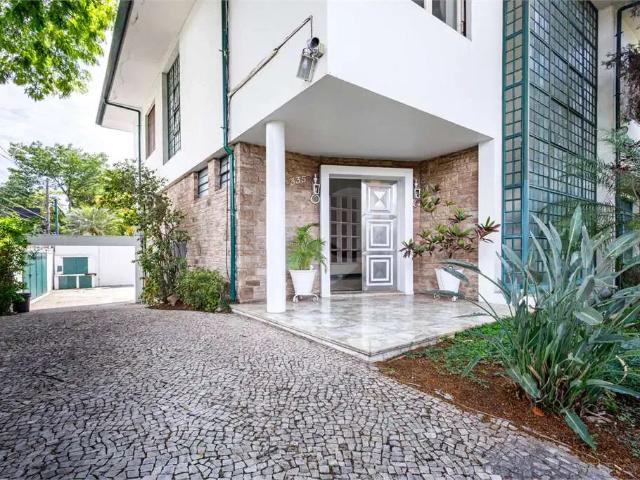 Casa / Sobrado para Venda em São Paulo/SP Jardim América 5 Quartos