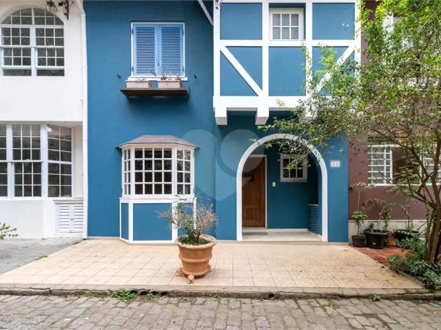 Casa / Sobrado para Venda em São Paulo/SP Jardim América 3 Quartos