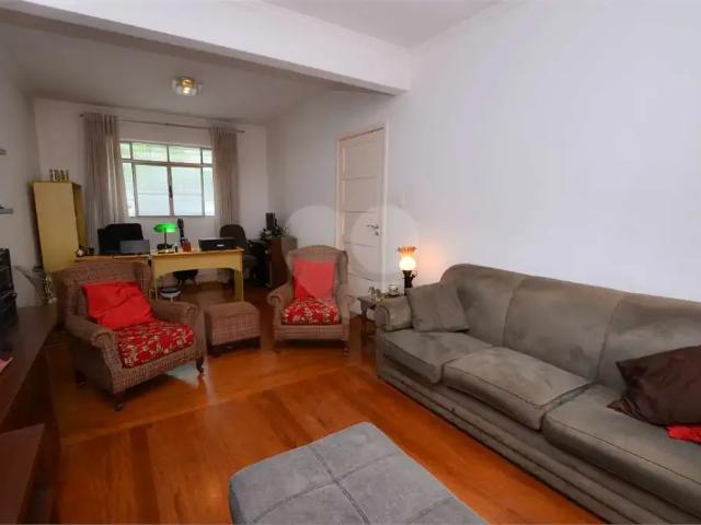 Casa / Sobrado para Venda em São Paulo/SP Jardim América 3 Quartos