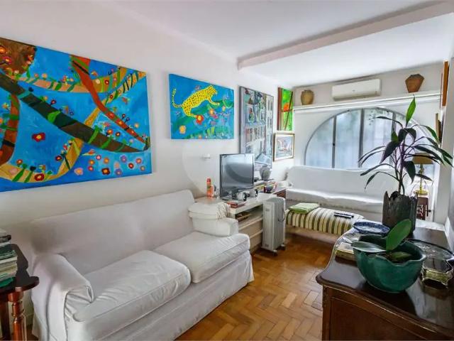 Casa / Sobrado para Venda em São Paulo/SP Jardim América 3 Quartos